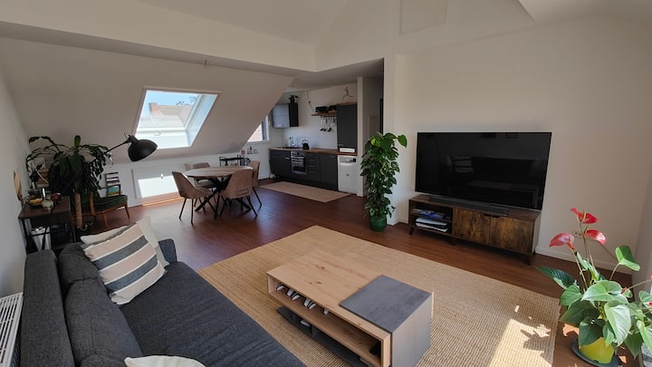 Helle Dachgeschosswohnung Nahe Ehrenfeld - Cologne