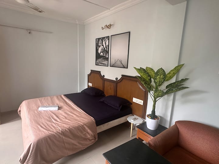 Sabr: Comfort Studio | Ac Wifi Kitchenette Balcony - Pune