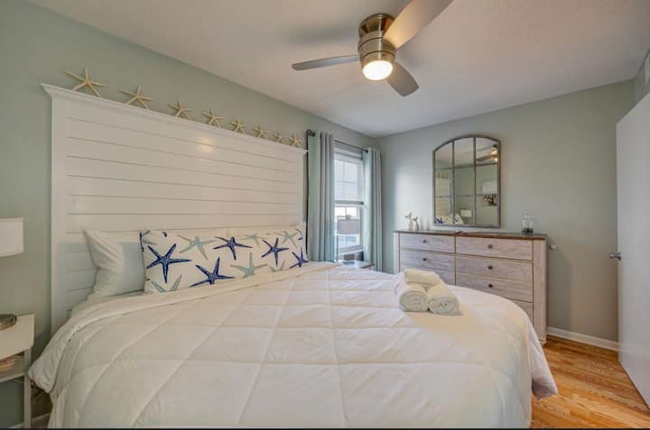 Location, Location! 3 Min Walk To The Beach - Carolina Beach, NC