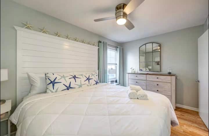 Clean, Cozy,5 Min Walk To Boardwalk 3 Min To Beach - Carolina Beach, NC