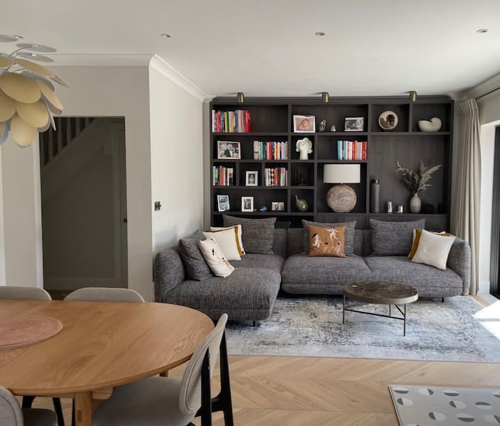 Designer House In Surrey - Dorking