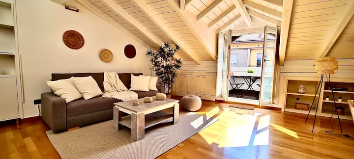 Sunny Cozy Rooftop Apartment - Côme