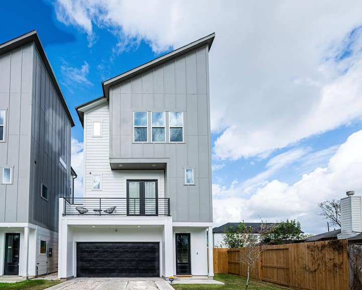 Modern Retreat | Dwntn, Museum, Nrg, Med Center - Houston, TX
