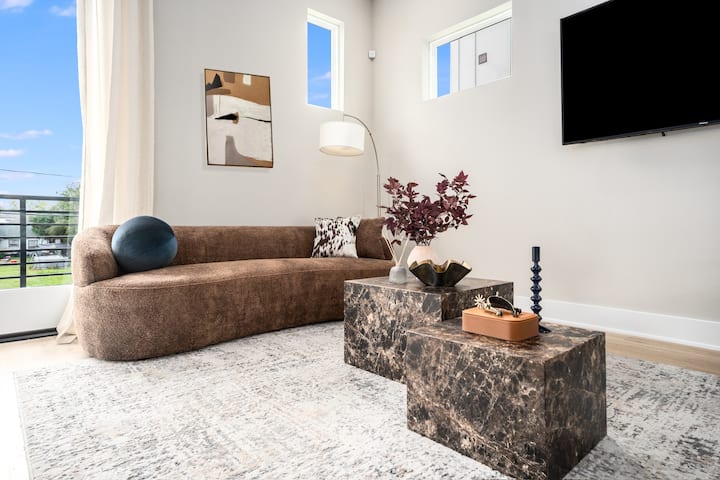 Modern Retreat | Dwntn, Museum, Nrg, Med Center - Houston, TX