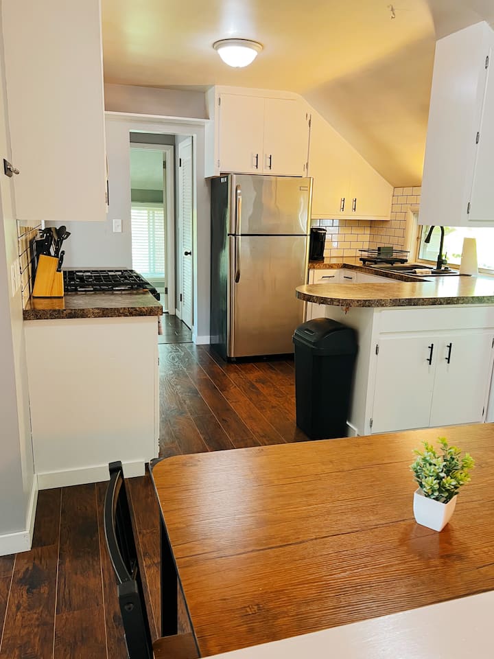 Skyline View - Apartment W/ Private Parking - Grand Rapids, MI