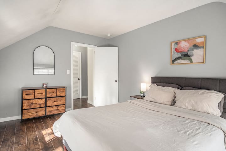 Skyline View Apartment W/ Private Parking - Grand Rapids, MI