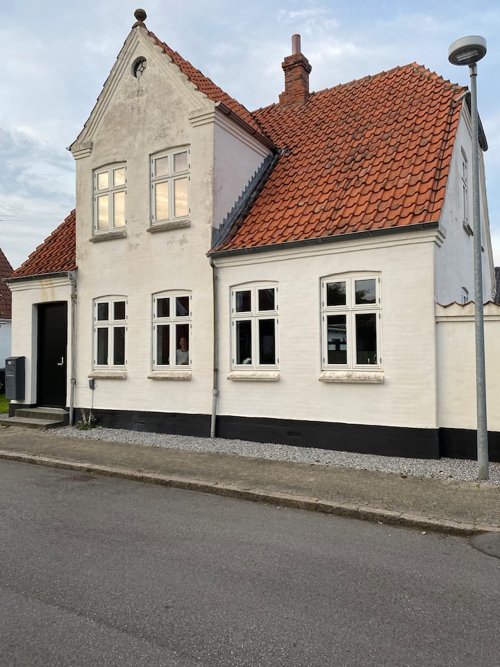 Hyggeligt Byhus I Augustenborg. - Sydals