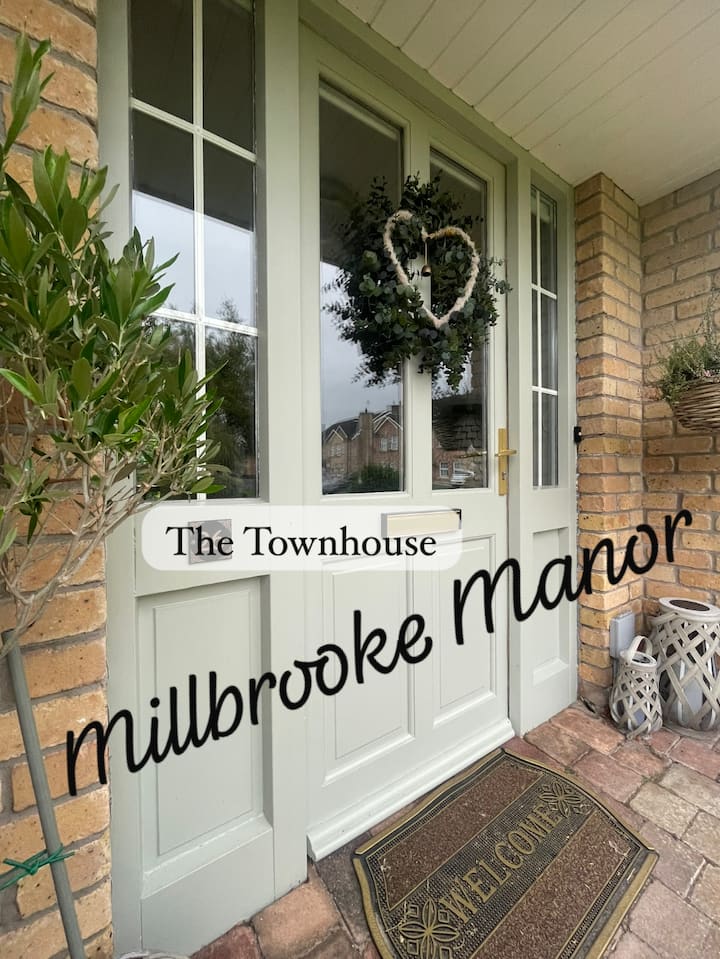 The Townhouse Millbrooke Manor At  Causeway Coast - Ballymoney
