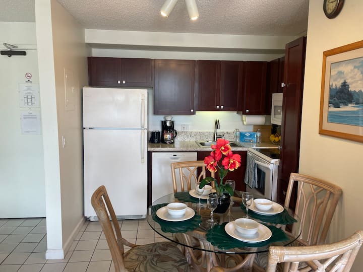 Free Parking, Pool, Balcony, Gym - Honolulu, HI