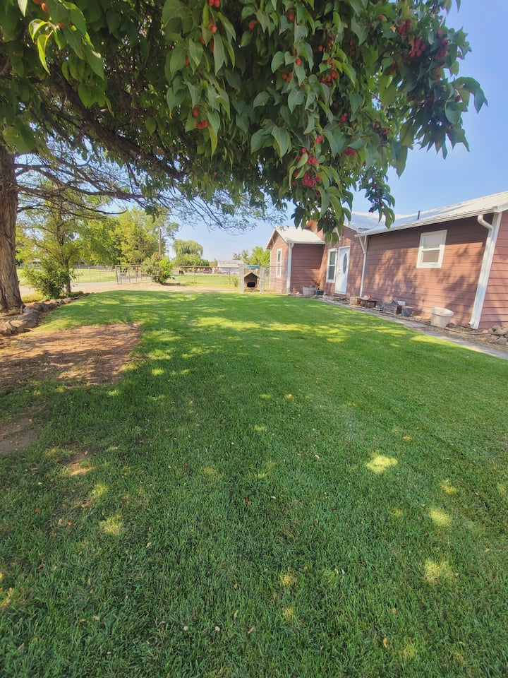 Charming Wine Country Ranch Home - Grandview, WA