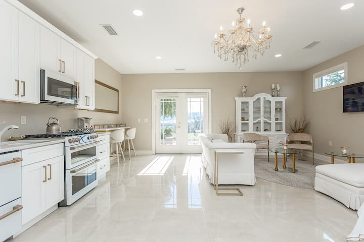 Virginia Suite At The James Morgan - Harrisonburg, VA