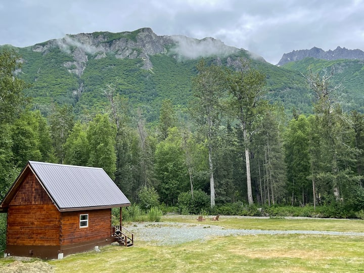 Mountain Shadows Creekside Cabin - Palmer, AK
