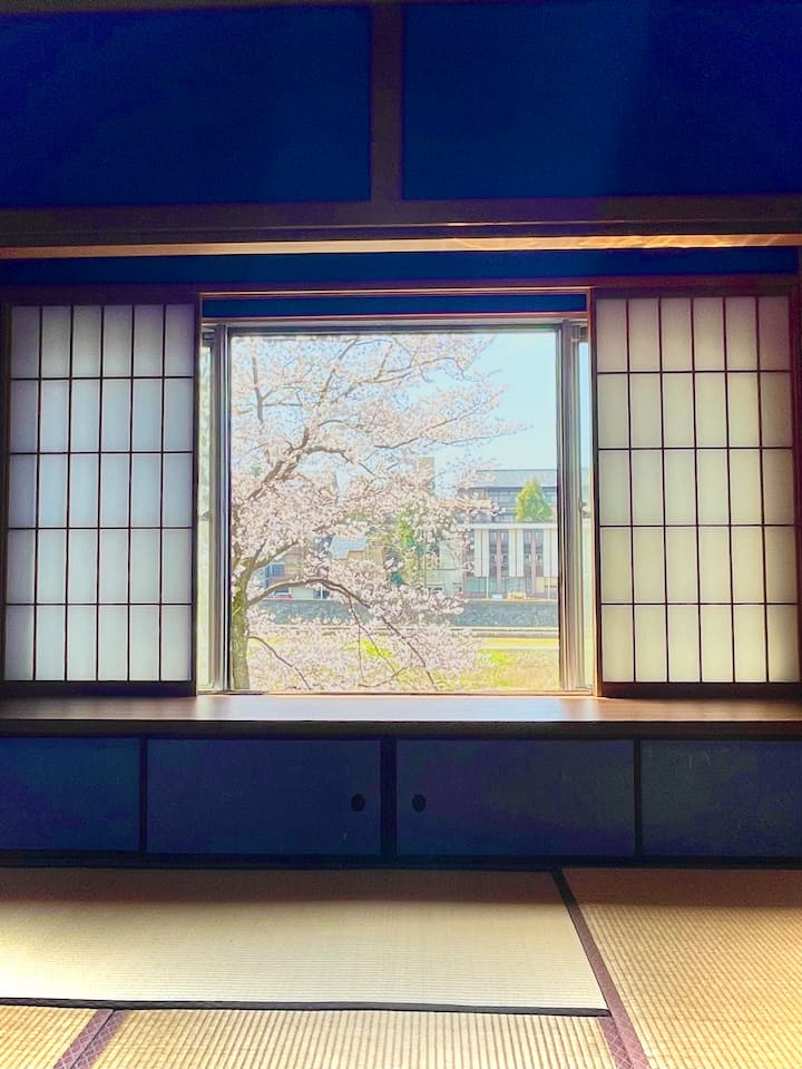 【川と桜の景色を楽しむ宿】リバーフロント一棟貸切｜2br最大5名｜西茶屋街｜グルメタウン片町3分 - 가나자와시
