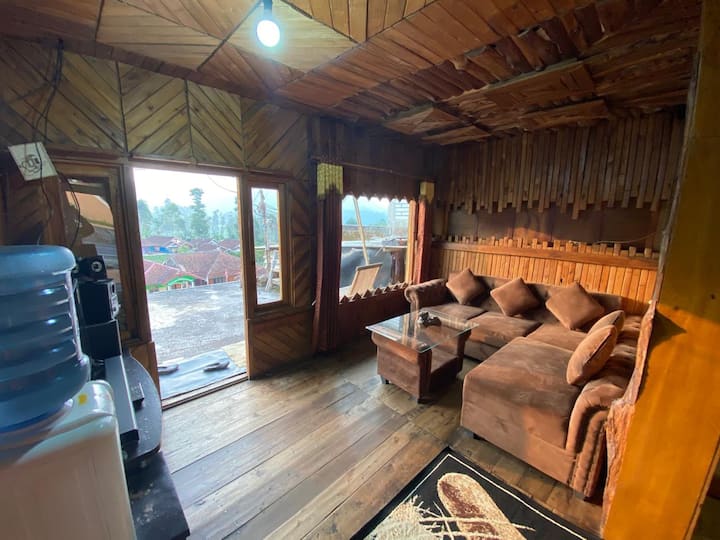 Rumah Kayu Aqila Kawah Putih -