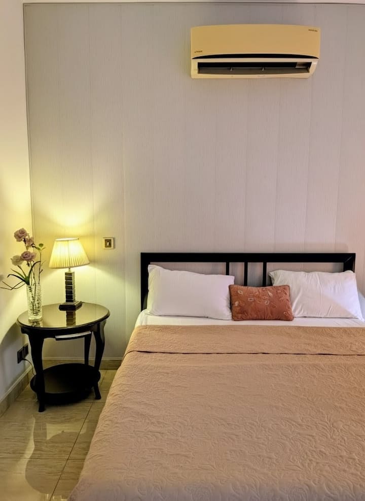 Retro Retreat | 2br | Near The Airport - 拉哈爾