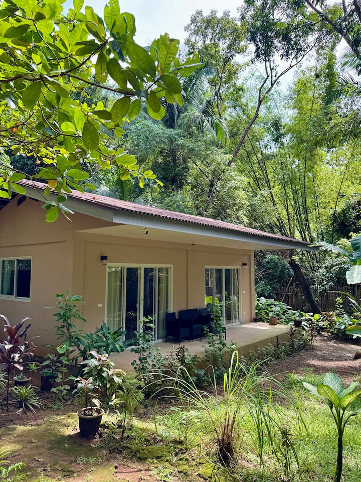 Manatili Home: 8mins From Coron, In The Jungle - Coron