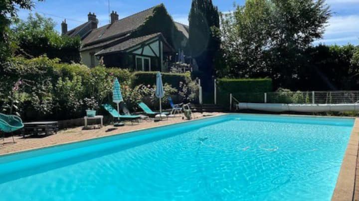 Maison De Charme Avec Grand Jardin Et Piscine. - Beaugency