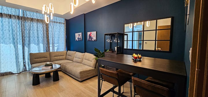 Comfy 1-br Apartment W/burj Khalifa Views & Pool - Dubai