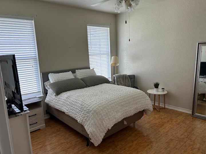 Clean Zen-ny Peaceful Location - Georgetown, TX