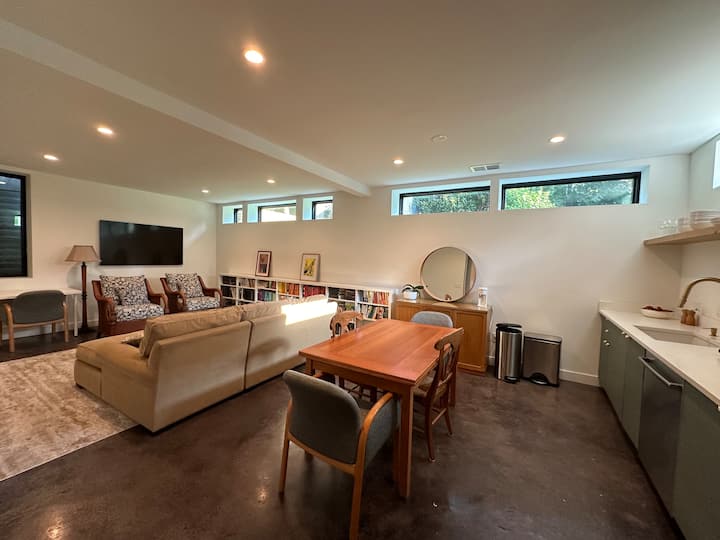 Modern Oasis - Annandale, VA