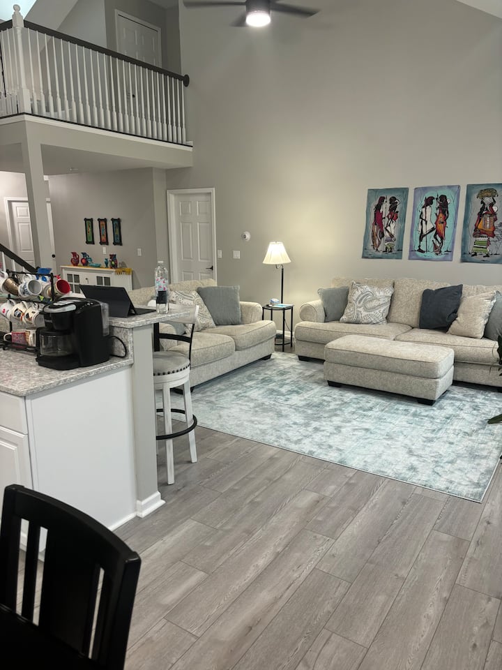 Master Suite In Beautiful Condo - Flint, MI