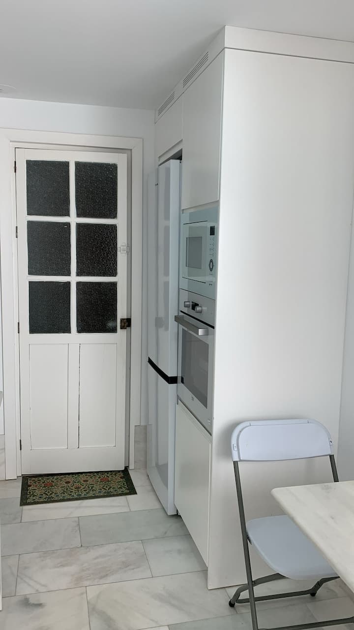 Piso De 2 Dormitorios - Cádiz