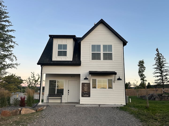 Grandma's Farmhouse @ Stoney Farms *No Chore(s) - Panguitch, UT
