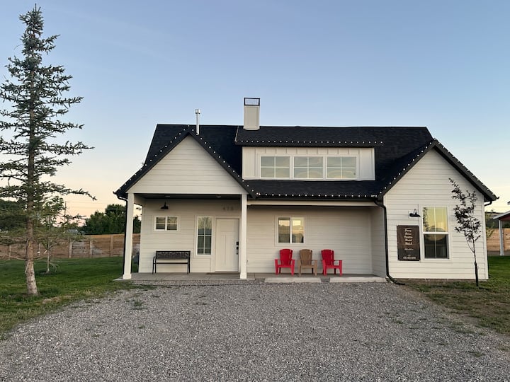 Grandpa's Farmhouse @ Stoney Farms *No Chore(s) - Panguitch, UT