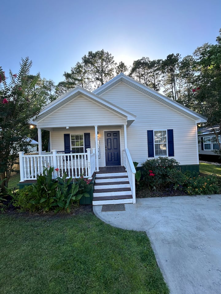 Cozy Cottage Close To Downtown - Bluffton, SC