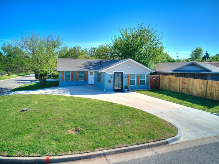 Okc Grand Getaway- 2 King Beds. 4 Bedrooms 3 Bath - Oklahoma City, OK
