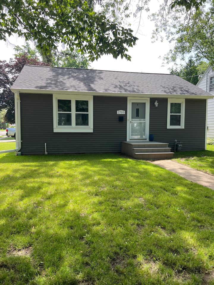 Green Bay Gathering • Less Than 1 Mile To Lambeau! - Lambeau Field - Green Bay