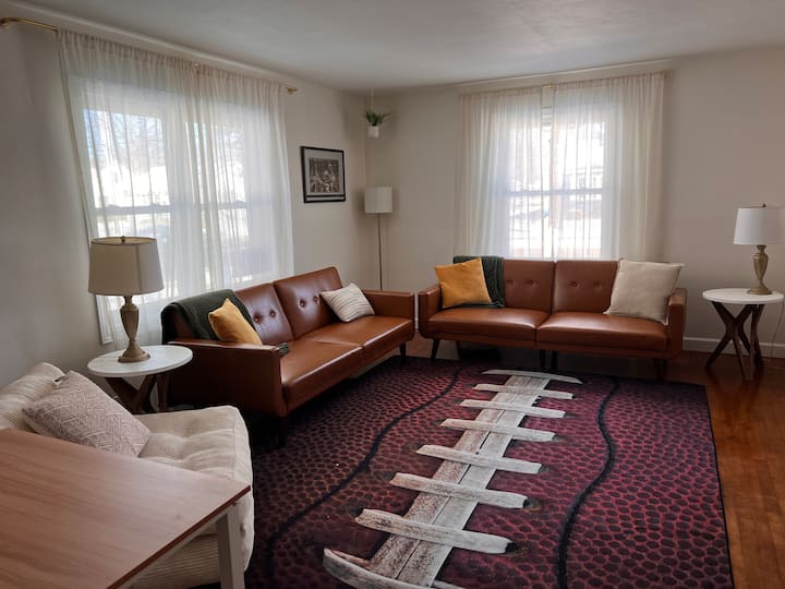 Green Bay Gathering • Less Than 1 Mile To Lambeau! - Green Bay, WI