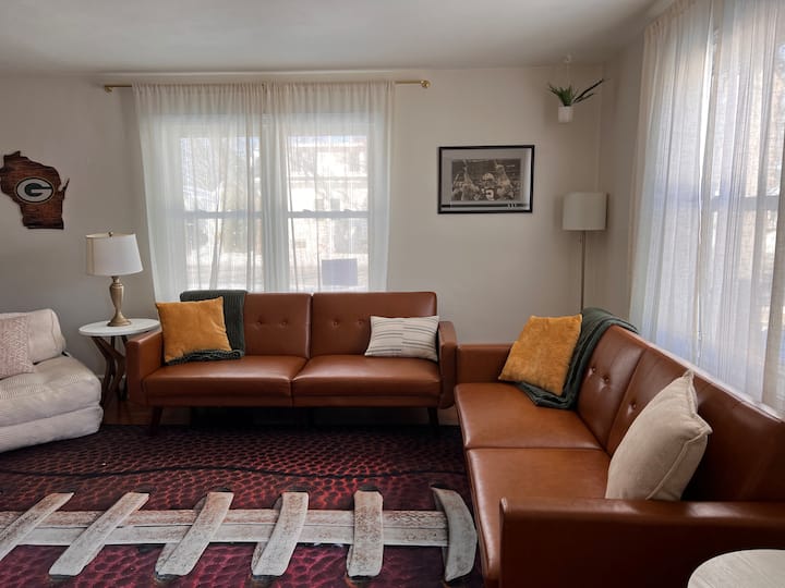 Green Bay Gathering • Less Than 1 Mile To Lambeau! - Green Bay, WI