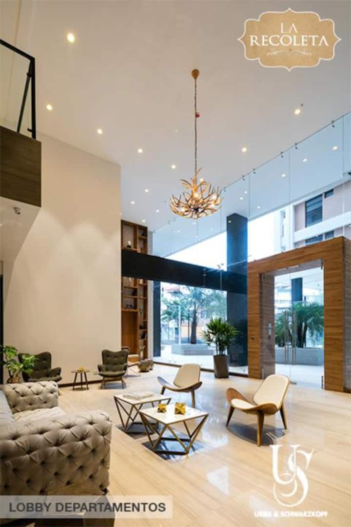 Moderno Departamento Con Balcón - Quito