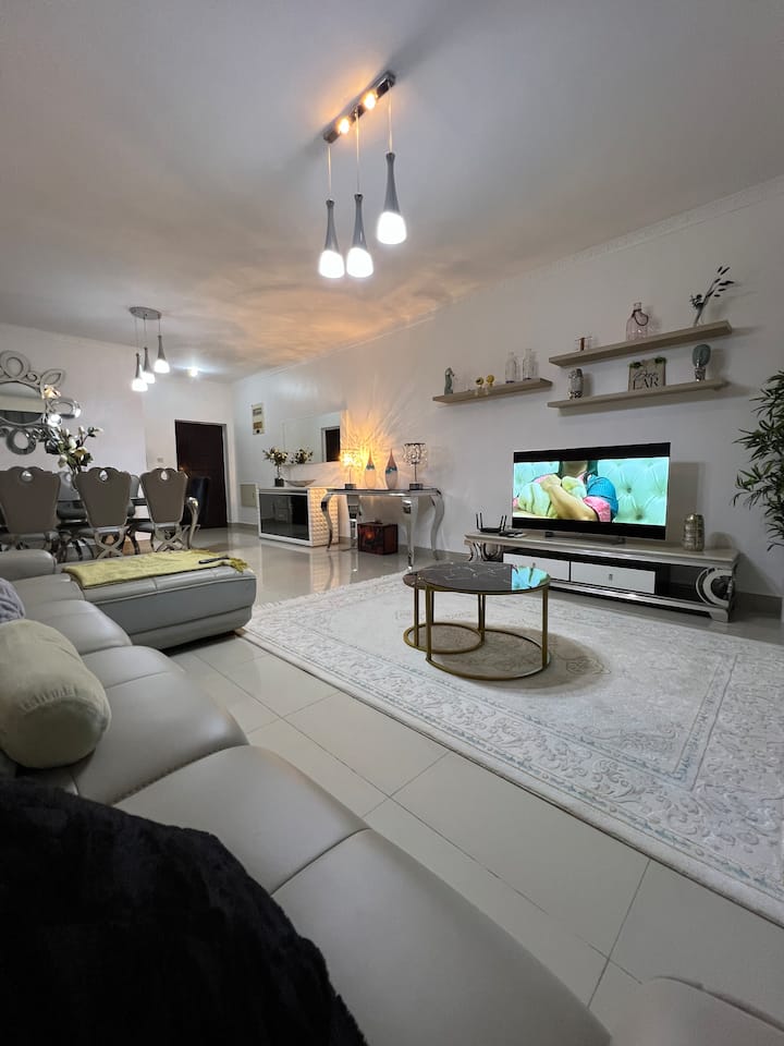 A Sua Casa Longe De Casa. - Angola