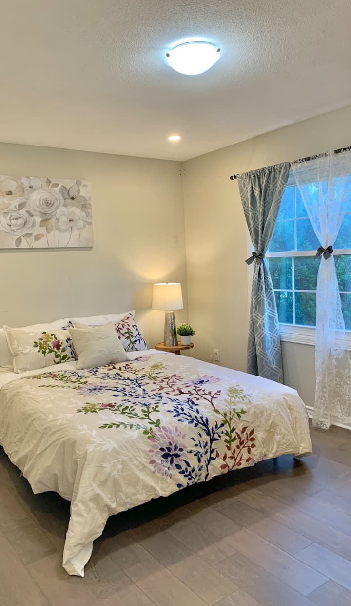 Cozy And Newly Renovated 3-bedroom Unit In Ajax - Ajax