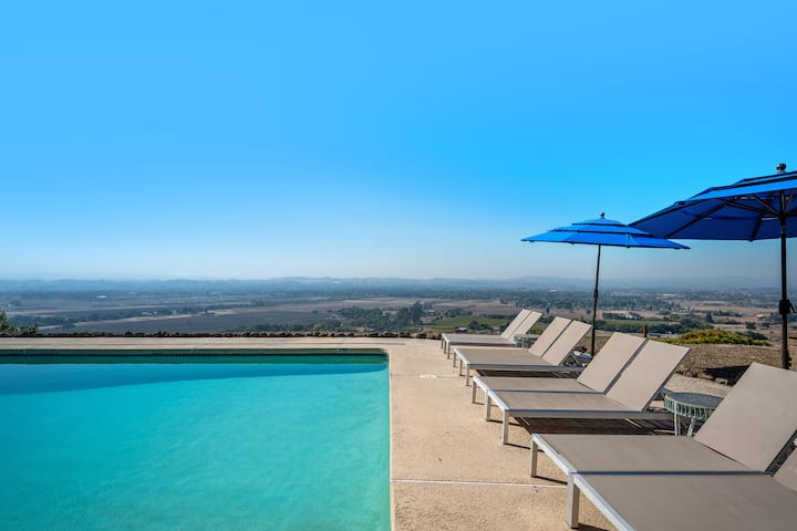 Sky View: Heated Pool & Hot Tub, 5 Acres - Santa Rosa, CA