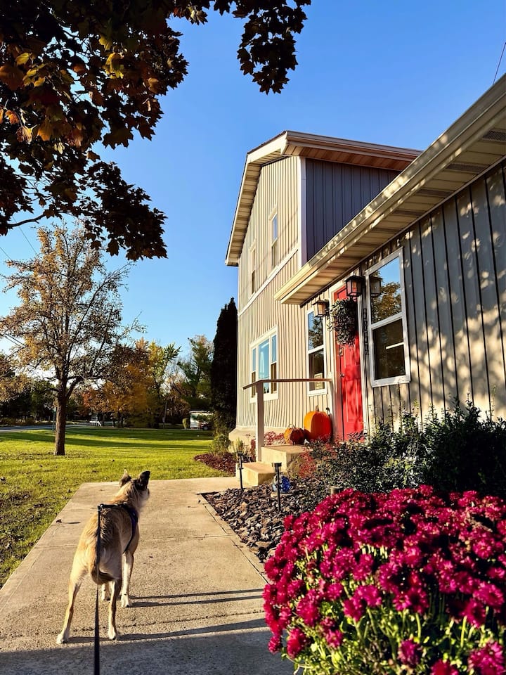 Fall Foliage Getaway - Pet & Family Friendly - Dundee, NY