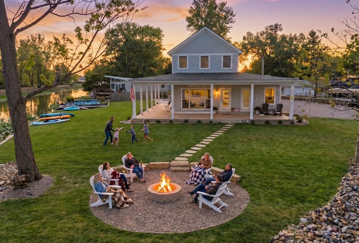New Lakefront Retreat W/ Pool And Boat Dock - Lost lands festival