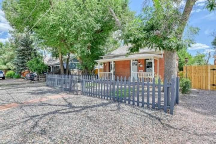 Cozy Brick Cottage W/ev Charger! - Manitou Springs, CO