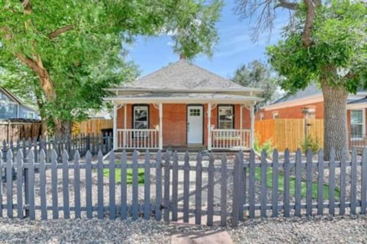 Historic Brick Cottage W/lv 2 Ev Charger! - Colorado Springs, CO