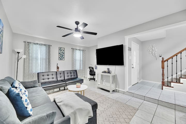 Spacious Home With Pool & Top Host! - Edinburg, TX