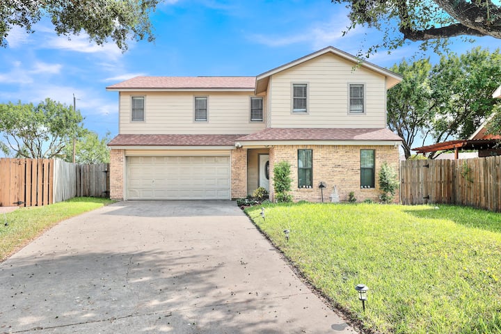 Spacious Home With Pool & Top Host! - Edinburg, TX