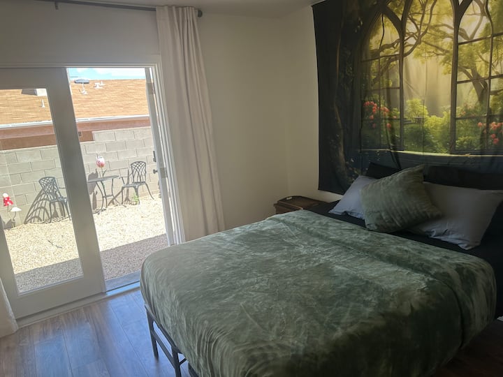 A Cozy Room Walking Distance To Everything! - Kingman, AZ