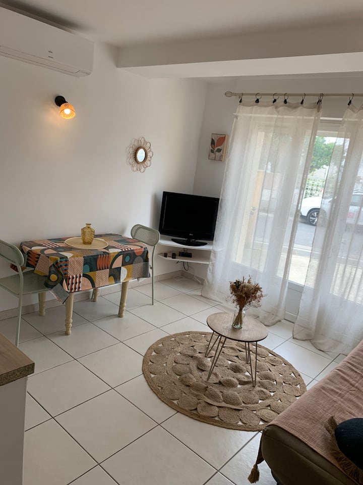 Joli T2 Climatisé Proche Plage, Parking, Cour - Portiragnes