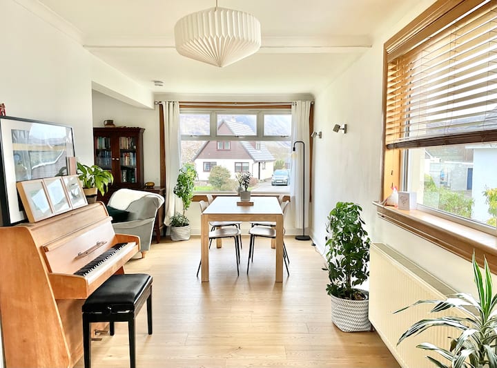 2 Bedroom House. Sleeps 5. Views. Garden. Parking. - Fort William