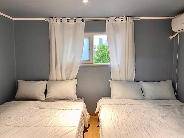 - - > Seoul Station Rooftop House - Seoul