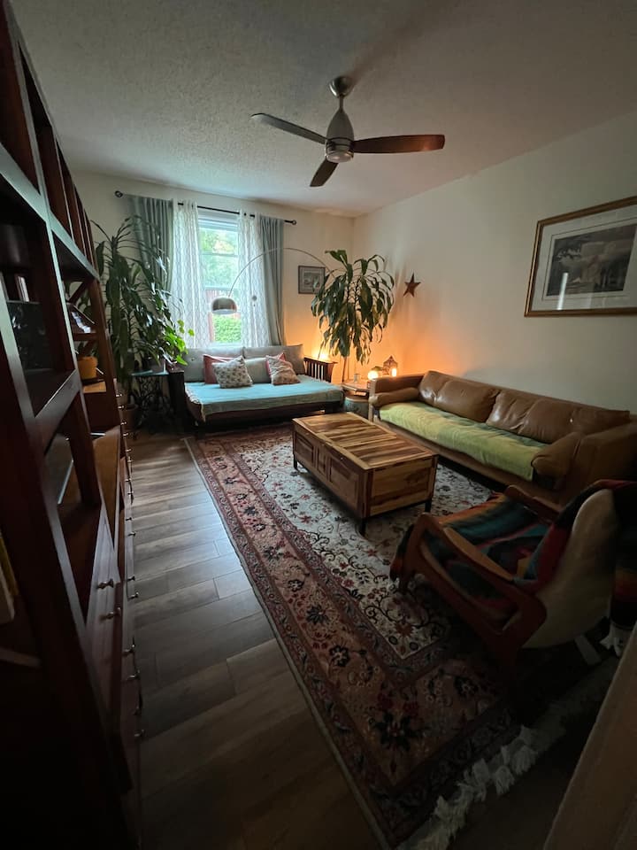 Charming Retreat - Cozy Stay - Ottawa