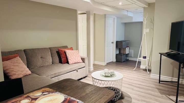 Clean, Spacious 2br Basement Apt - Pickering