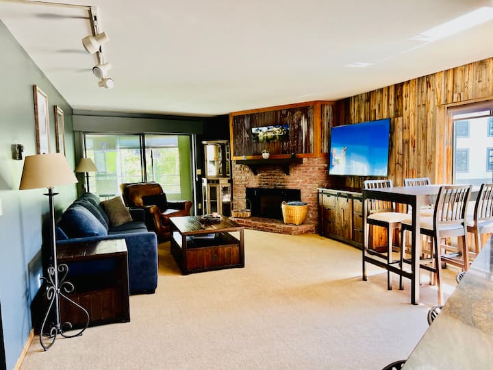 Centrally Located Condo In Copper Center Village - Copper Mountain, CO